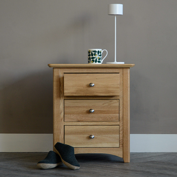 Benicio Oak Wood 3 Drawers Bedside – Nismaaya Decor